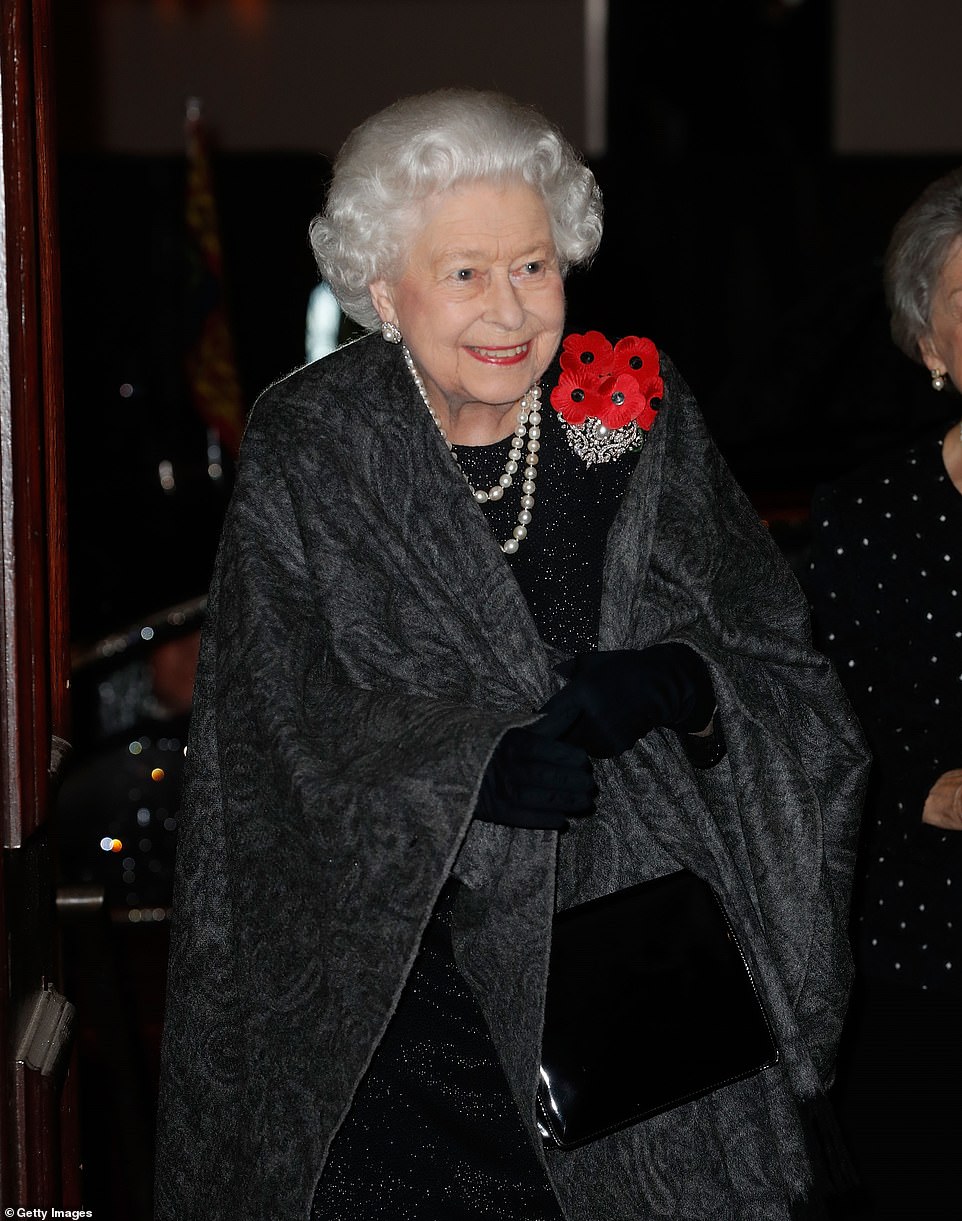 Royal chic shock e boh – Festival of Remembrance edition | Lady Violet Sofa