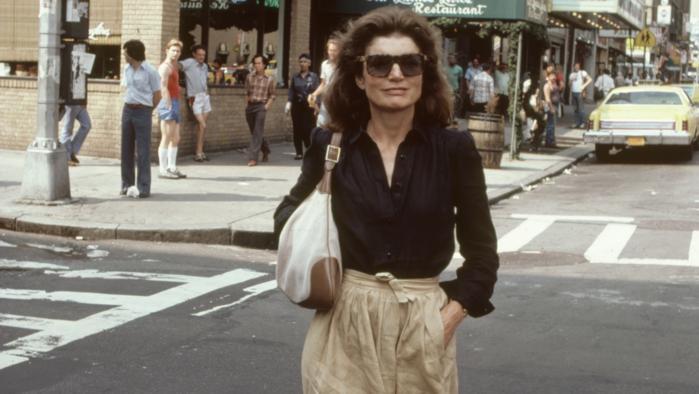 Jackie, la donna che visse tre volte (parte terza) | Lady Violet Sofa