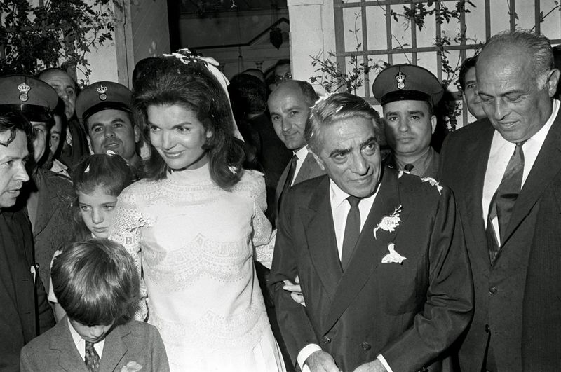 Jackie, la donna che visse tre volte (parte terza) | Lady Violet Sofa
