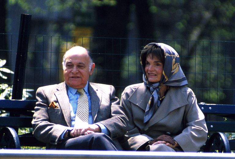 Jackie, la donna che visse tre volte (parte terza) | Lady Violet Sofa