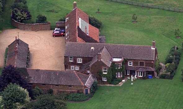 Le foto del giorno – Ritorno a Sandringham | Lady Violet Sofa