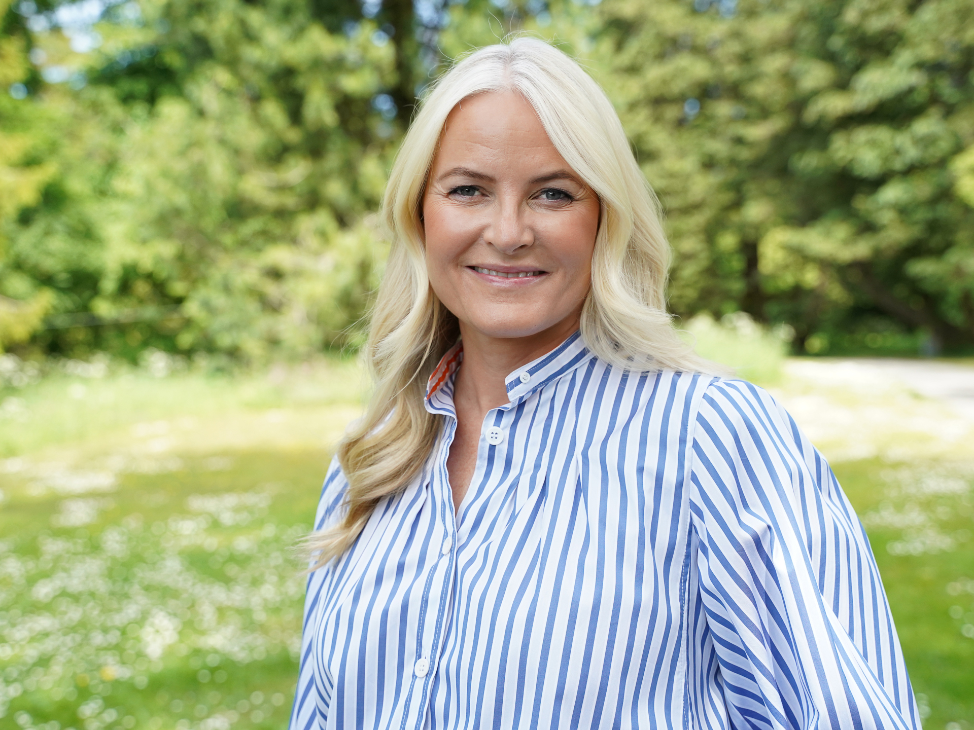 Un’altra splendida cinquantenne | Lady Violet Sofa