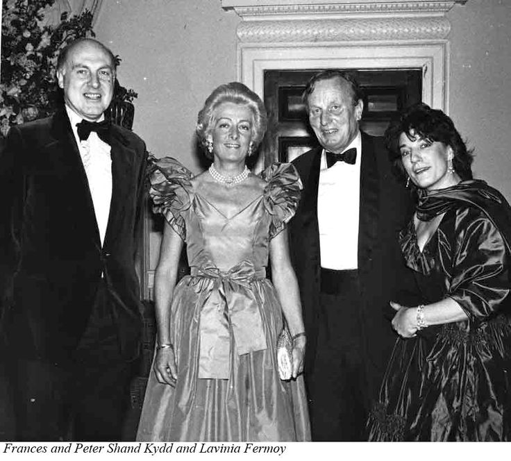 Lady Violet Sofa | Royals, fashion and lifestyle