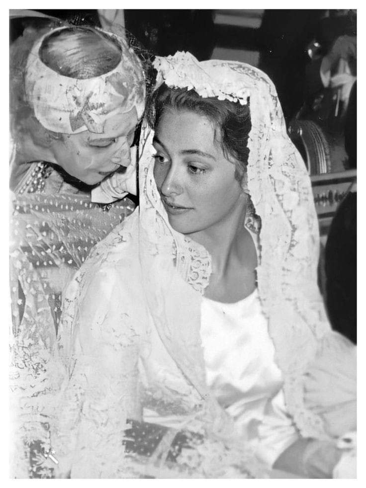 Sessantacinque anni insieme (più o meno) | Lady Violet Sofa