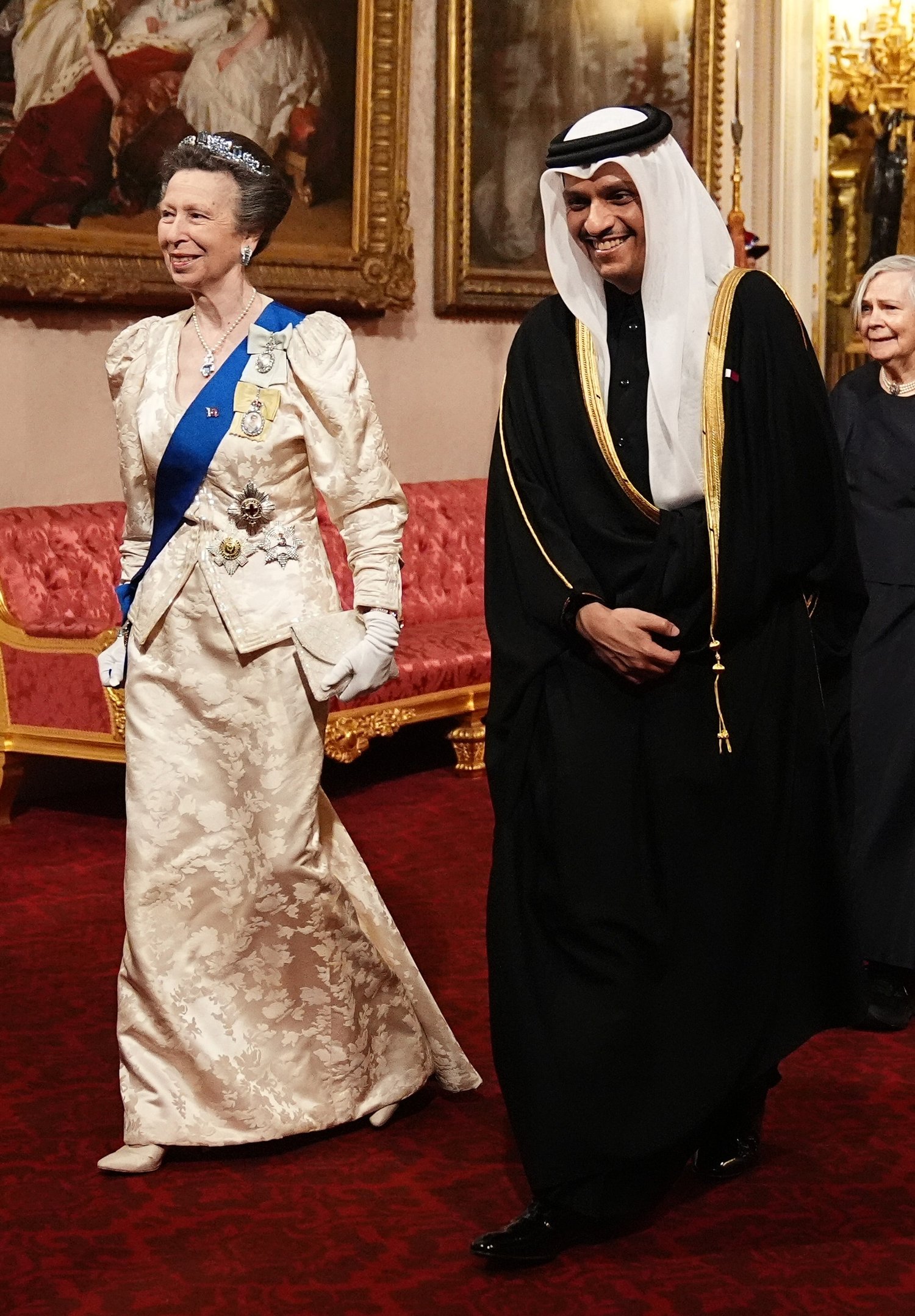 Lady Violet Sofa | Royals, fashion and lifestyle