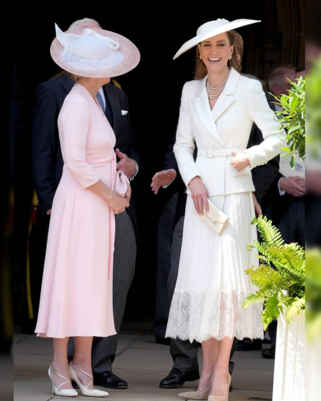 La foto del giorno – Chi si rivede! | Lady Violet Sofa